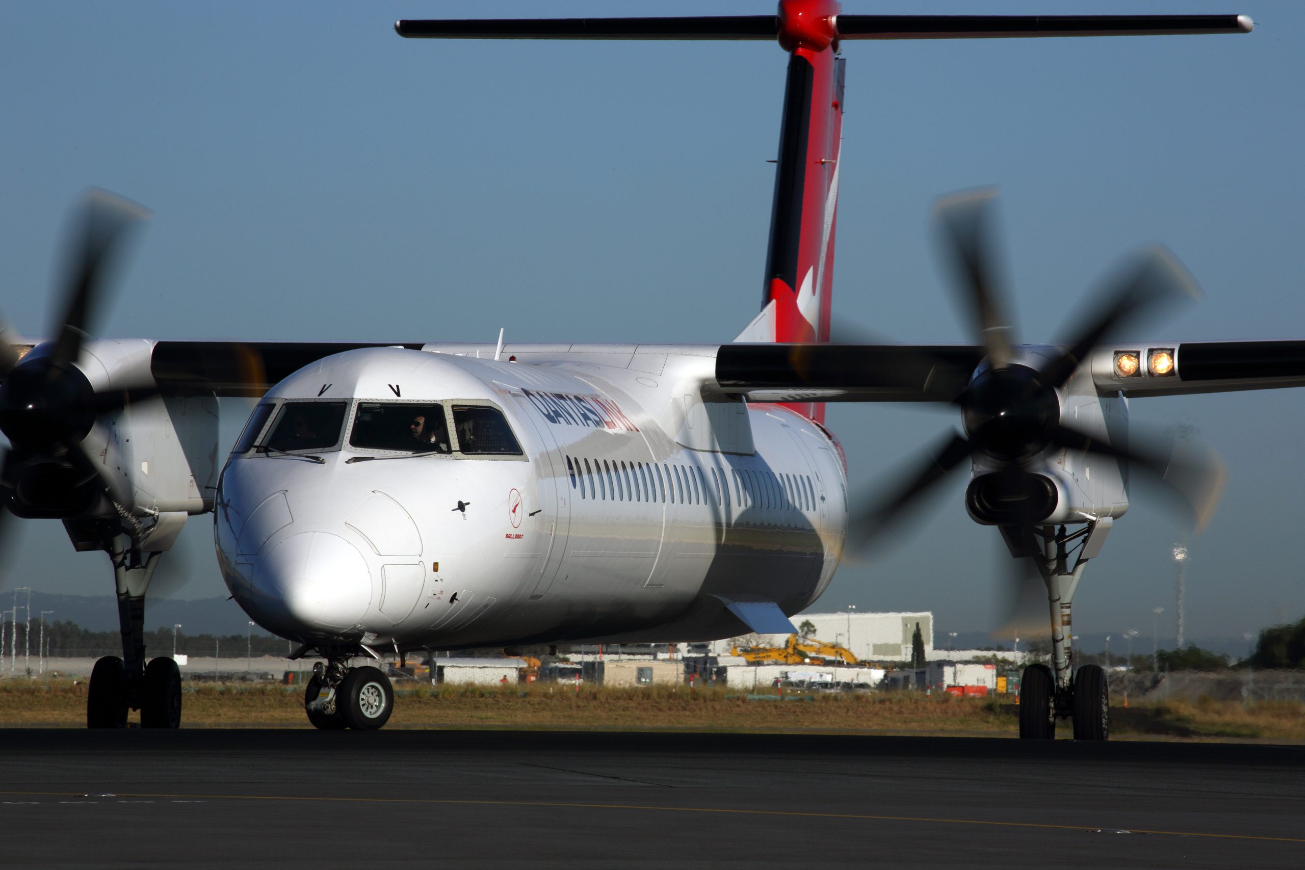 Passengers told to brace as QLink Dash 8 makes emergency landing ...