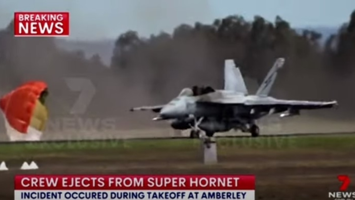 Breaking: RAAF Super Hornet crashes and pilots eject – Australian Aviation