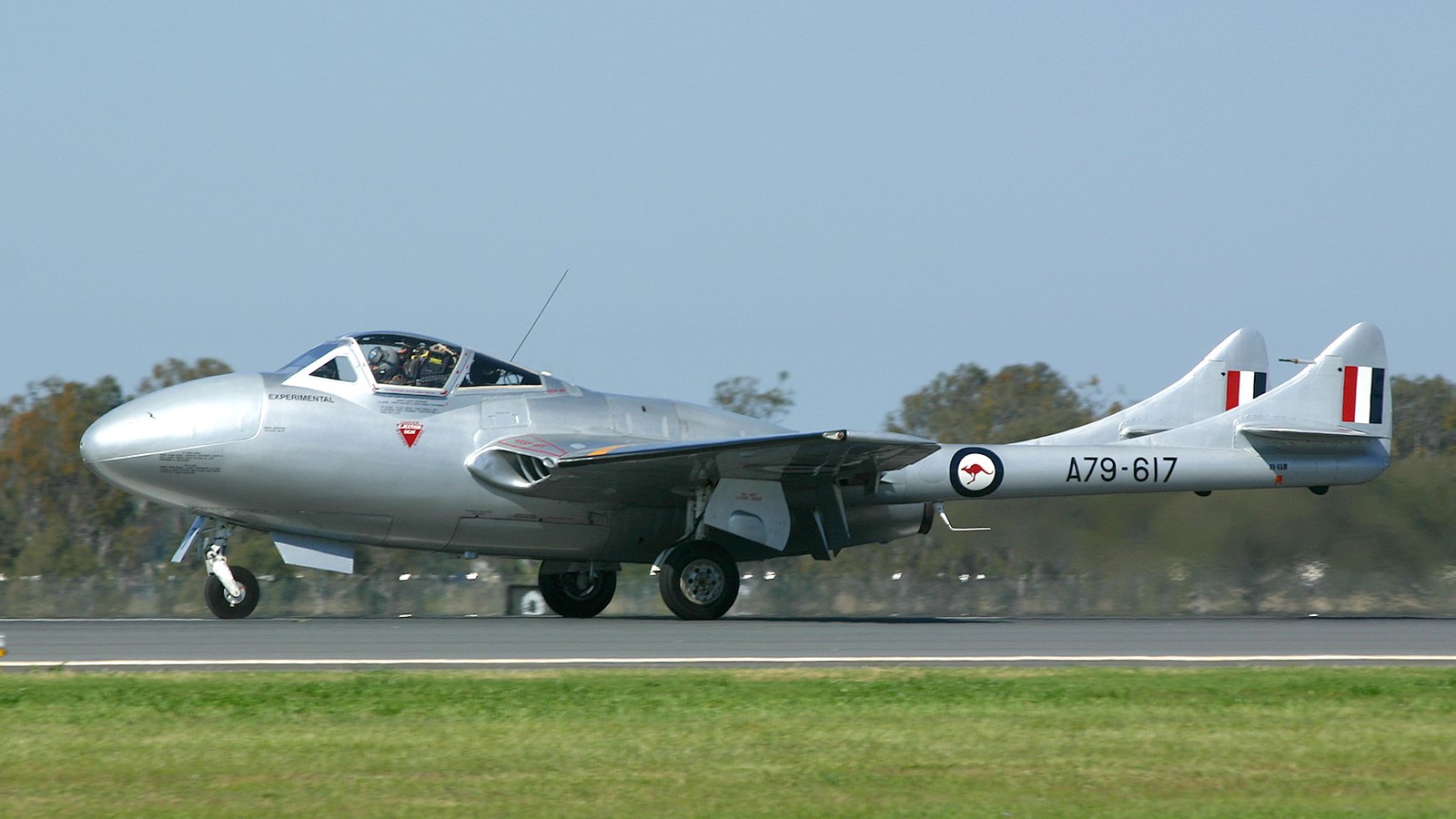 Inside the Archive: The Vampire Extended Gallery – Australian Aviation