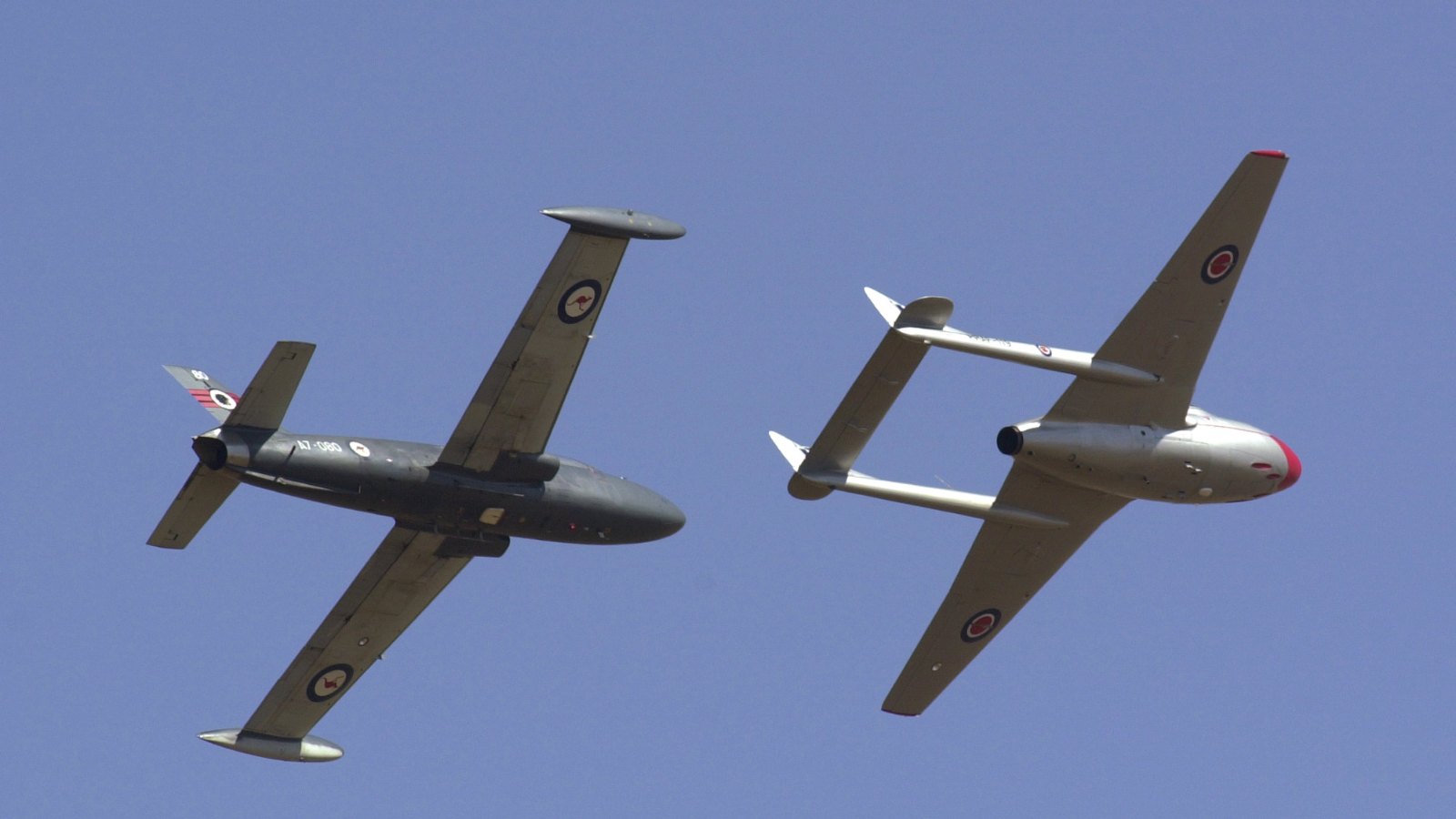 Inside the Archive: The Vampire Extended Gallery – Australian Aviation