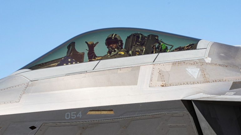 Photos: US Air Force Raptors arrive at Base Tindal – Australian Aviation