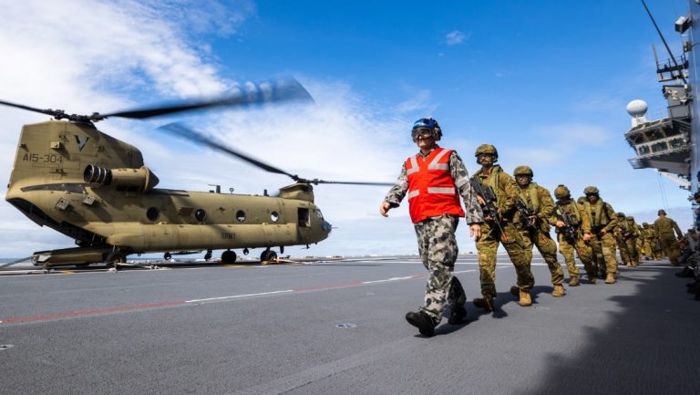 HMAS Adelaide trains with Singaporean forces – Australian Aviation