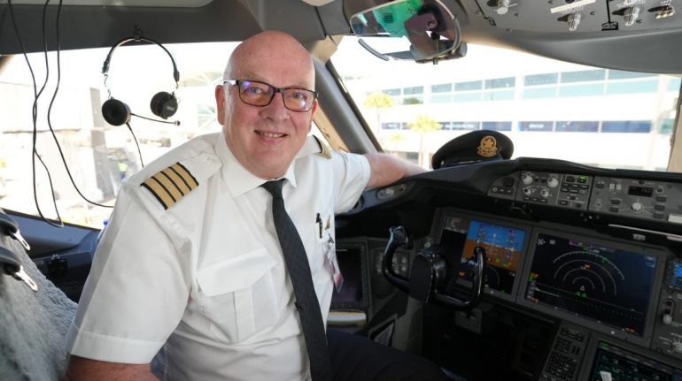 Captain who saved co-pilot from burning aircraft retires – Australian ...