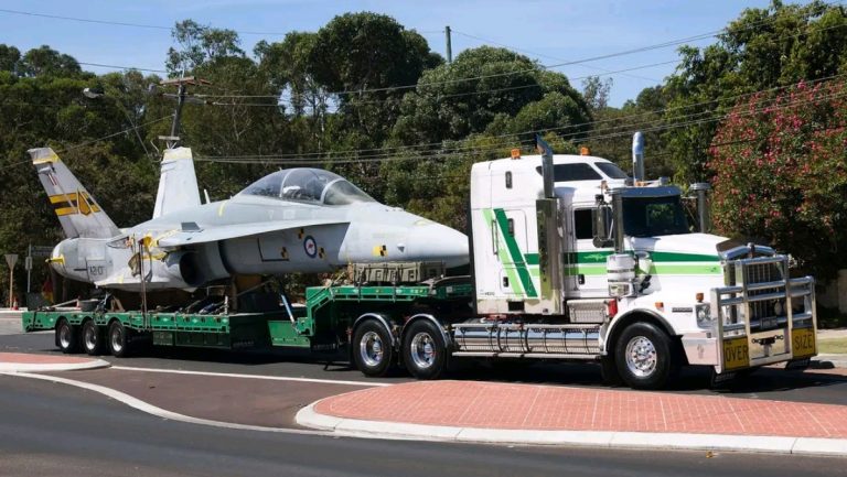 Final F/A-18 Classic Hornet arrives for historic retirement ...